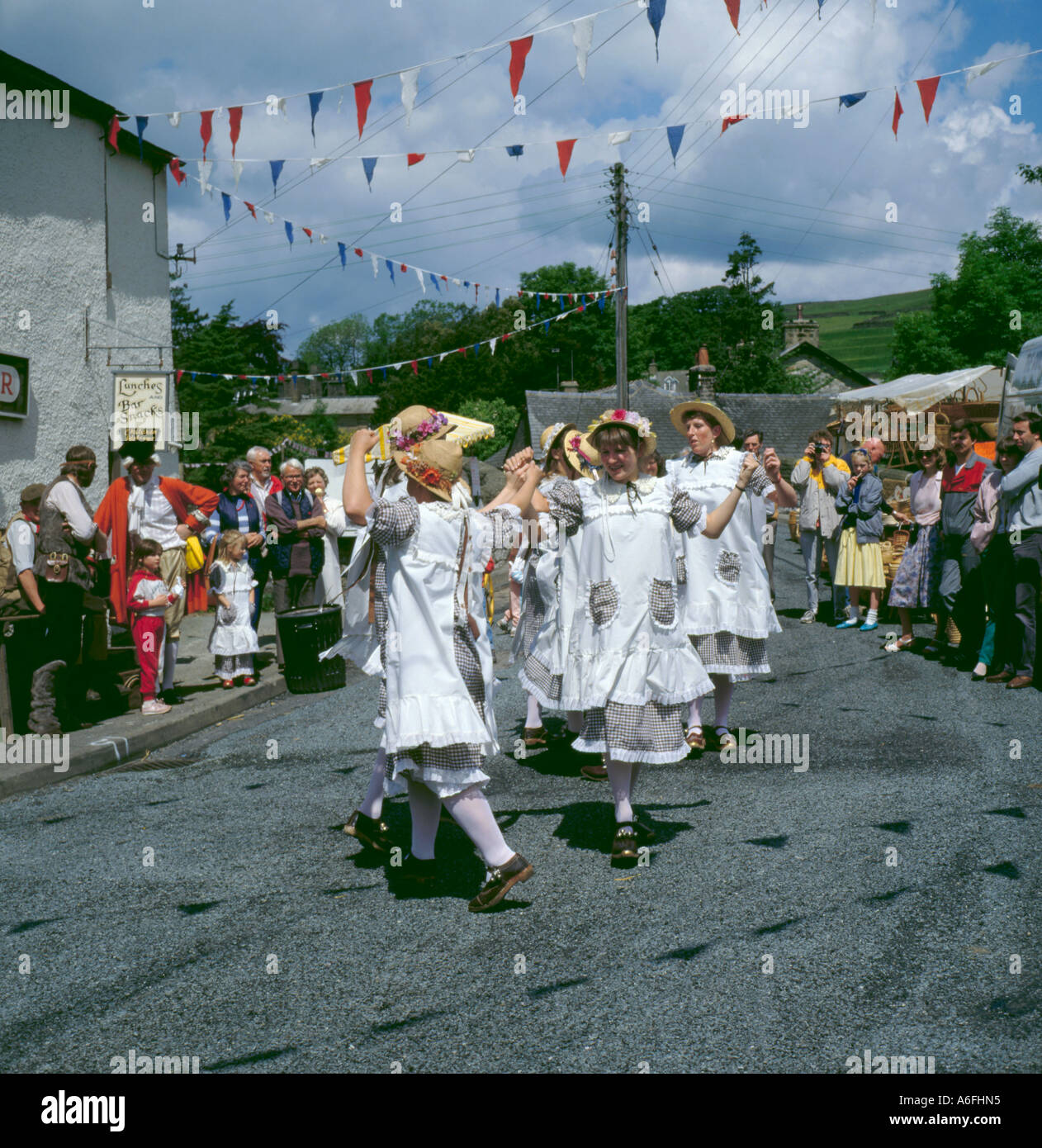 Lady dancers hi-res stock photography and images - Alamy