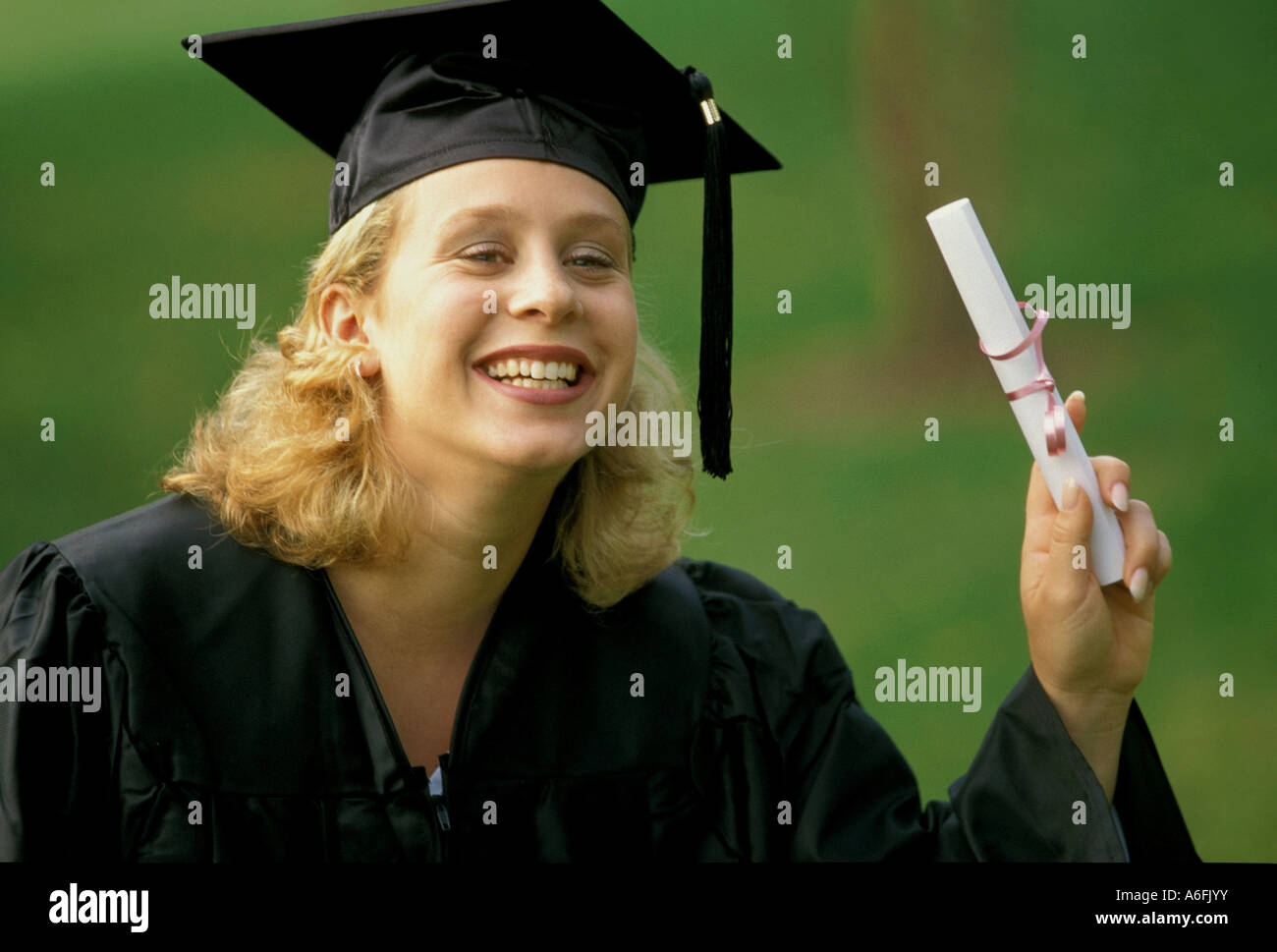 Female graduates mortar boards hi-res stock photography and images - Alamy