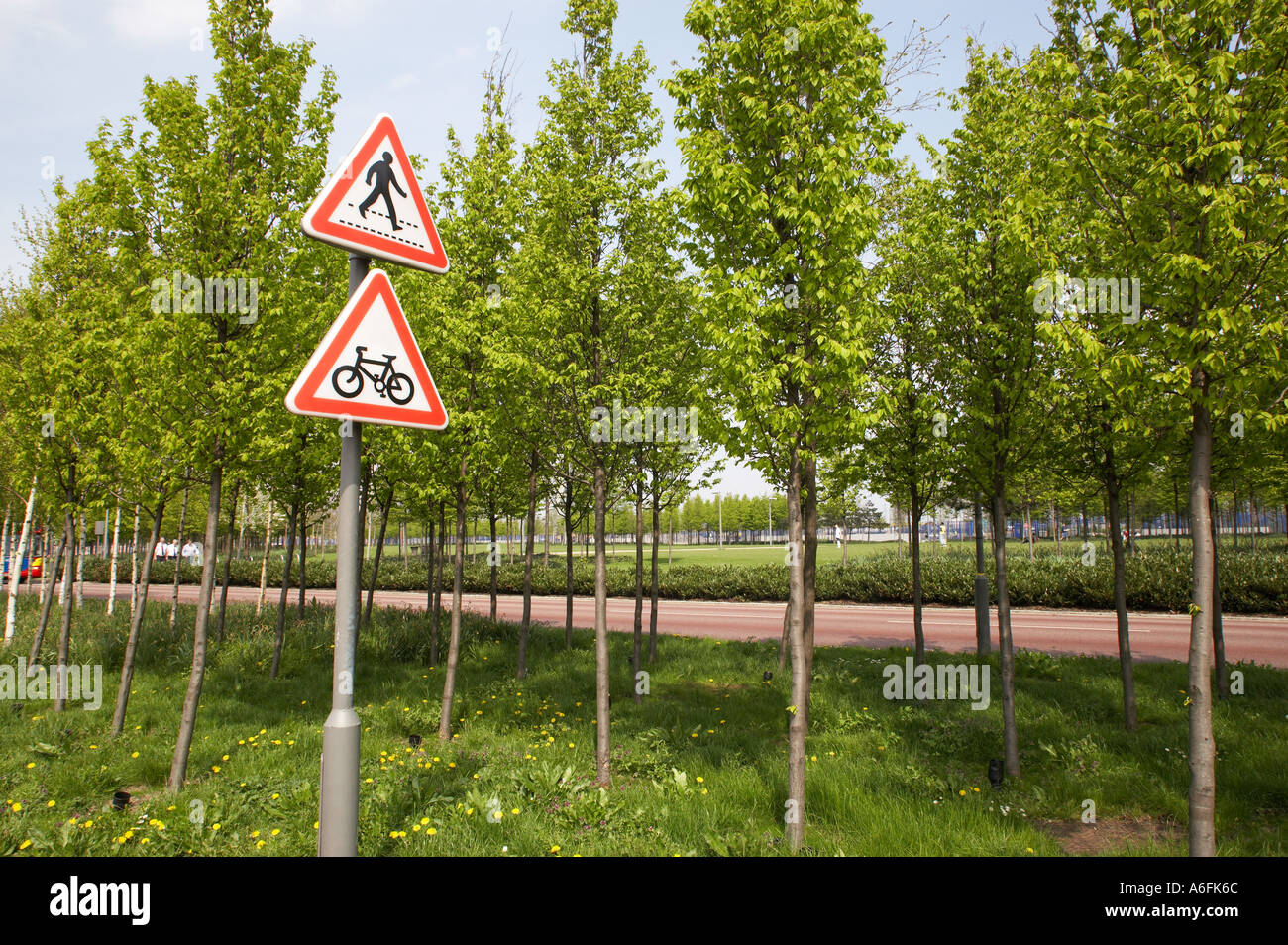 cycle route and pedestrian crossing sign Stock Photo - Alamy