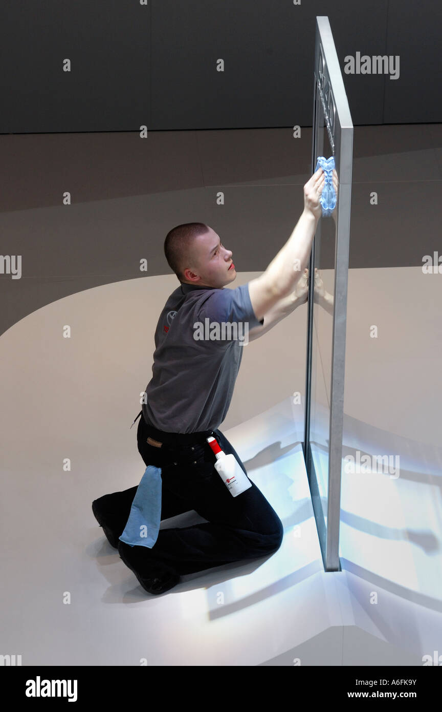 Unskilled labour hi-res stock photography and images - Alamy