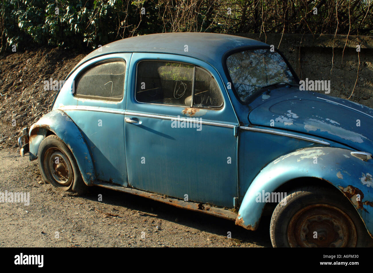 Abandoned rusty old vw beetle hi-res stock photography and images - Alamy