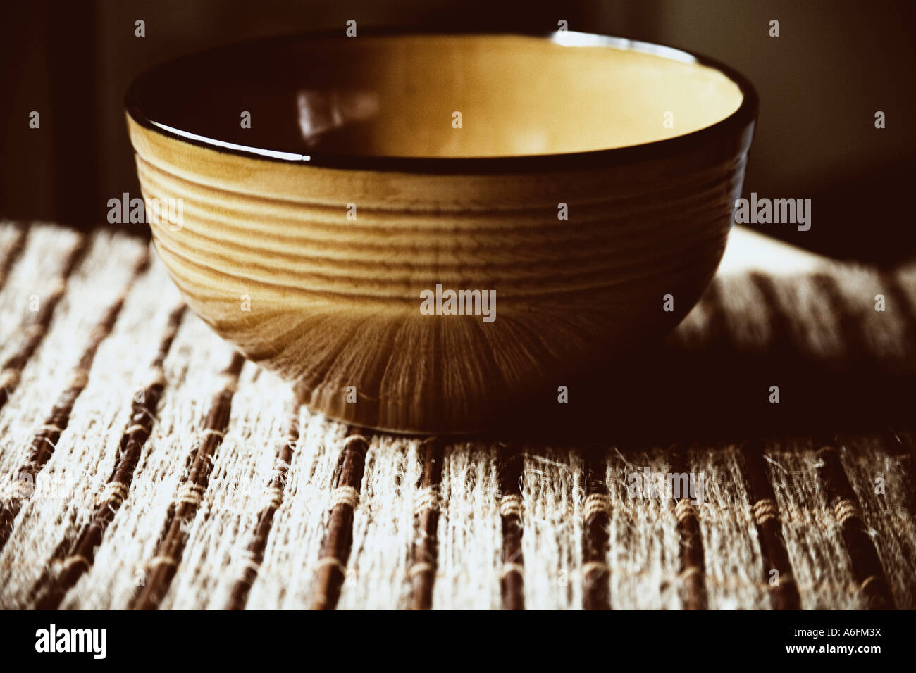 Empty bowl hi-res stock photography and images - Alamy