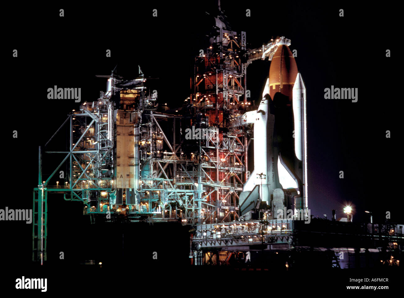 Shuttle shuttles hi-res stock photography and images - Alamy
