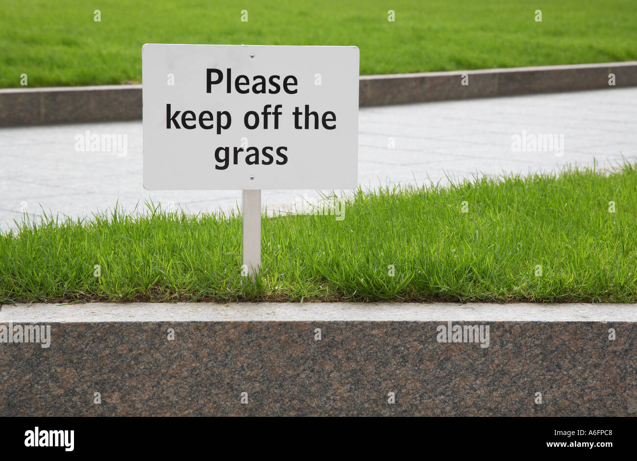 Please Keep Off The Grass Sign Stock Photo - Alamy
