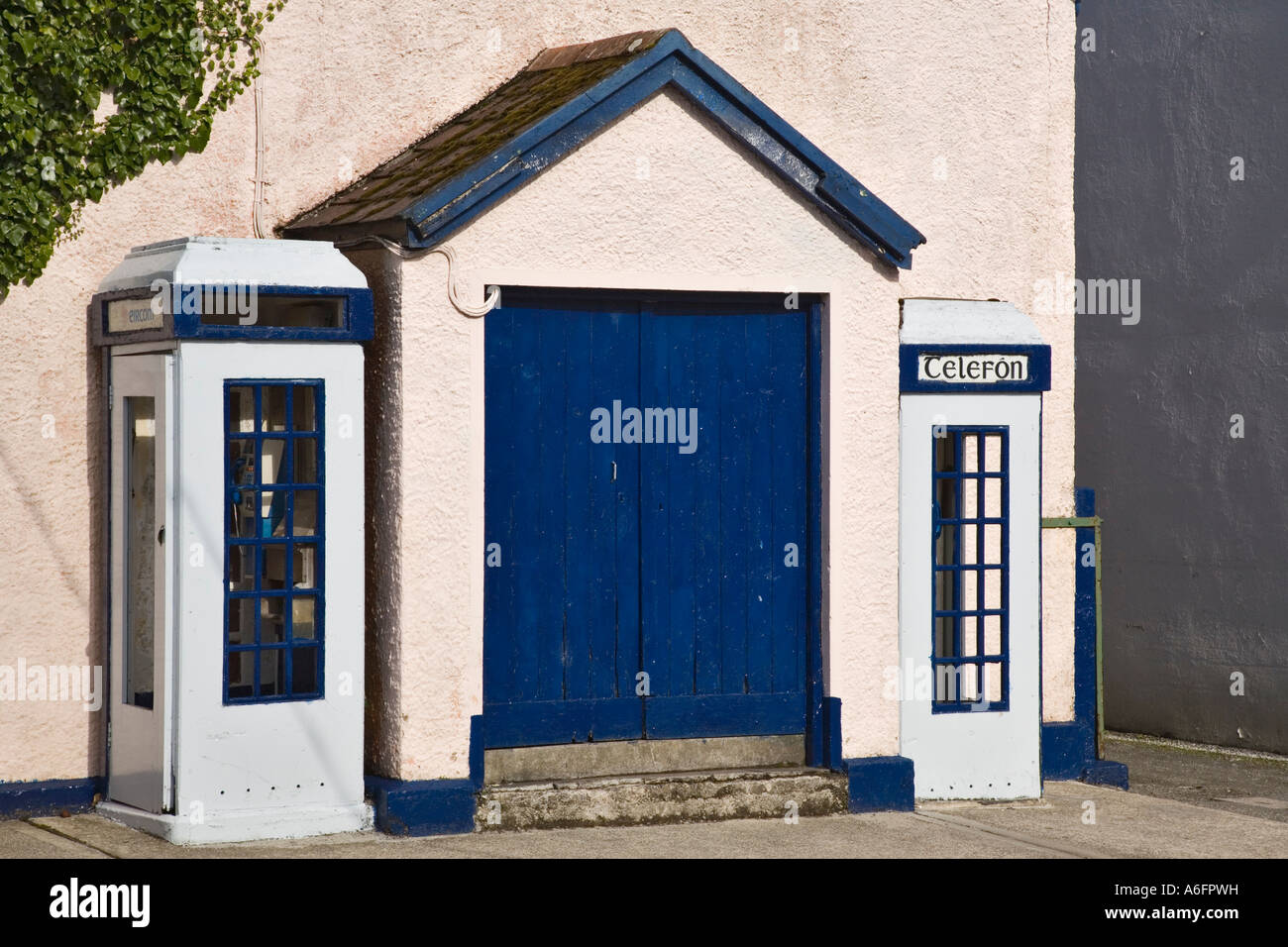 Telephone kiosk ireland hi-res stock photography and images - Alamy