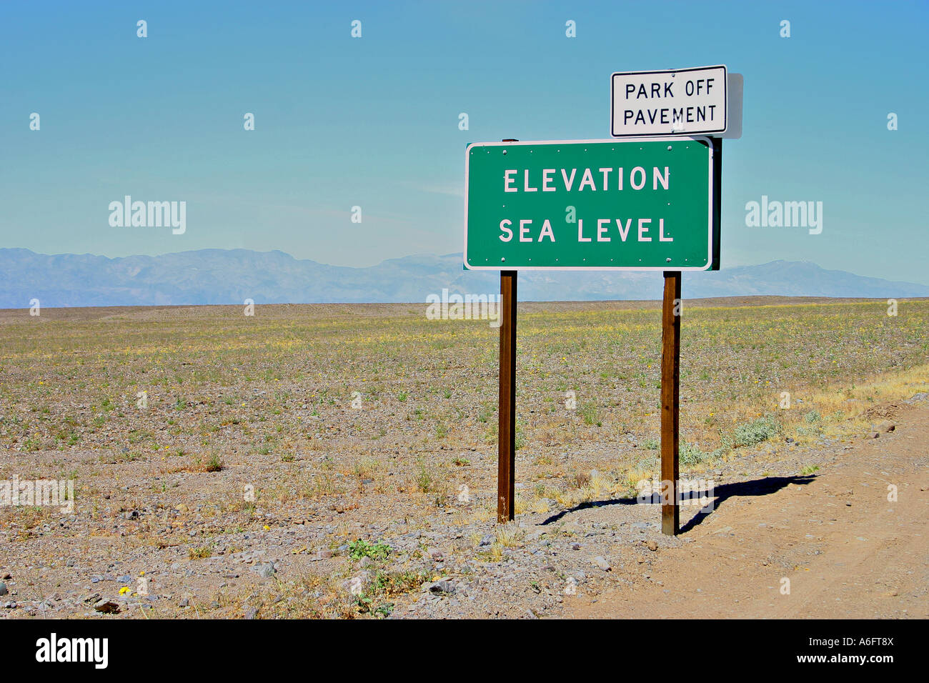 Water level sign california hi-res stock photography and images - Alamy