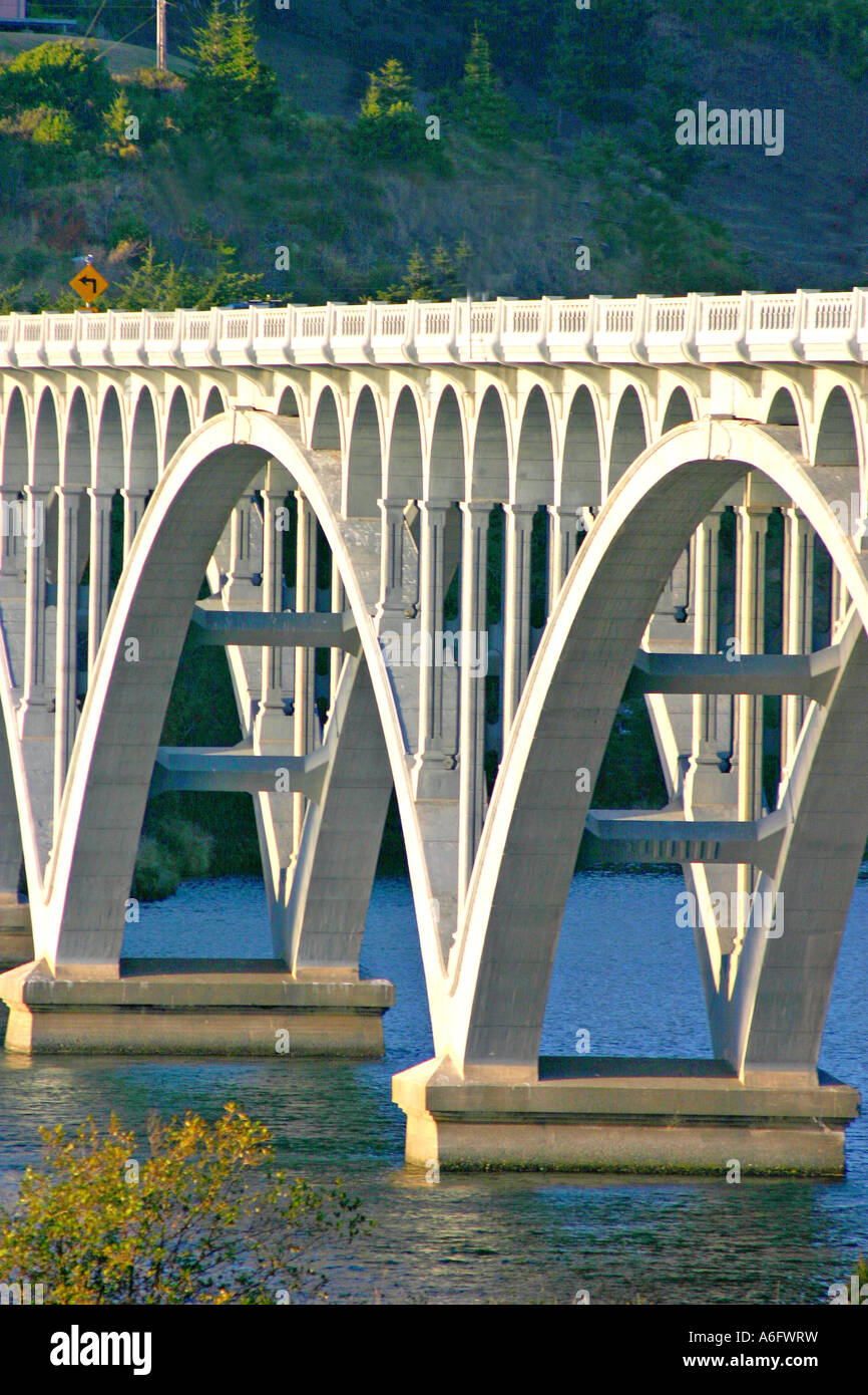 Patterson Memorial Bridge highway 101 over Rogue River on coast at Gold ...