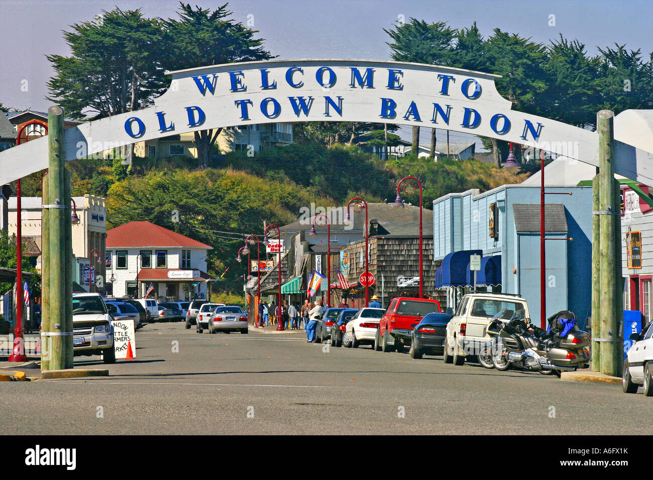 Welcome arch over street in Old Bandon Oregon Stock Photo - Alamy