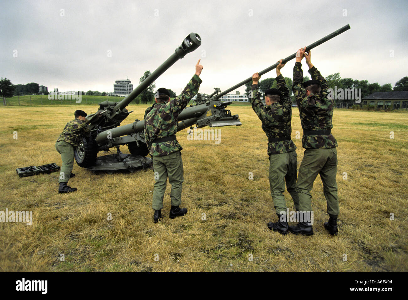 Army troop training hi-res stock photography and images - Alamy