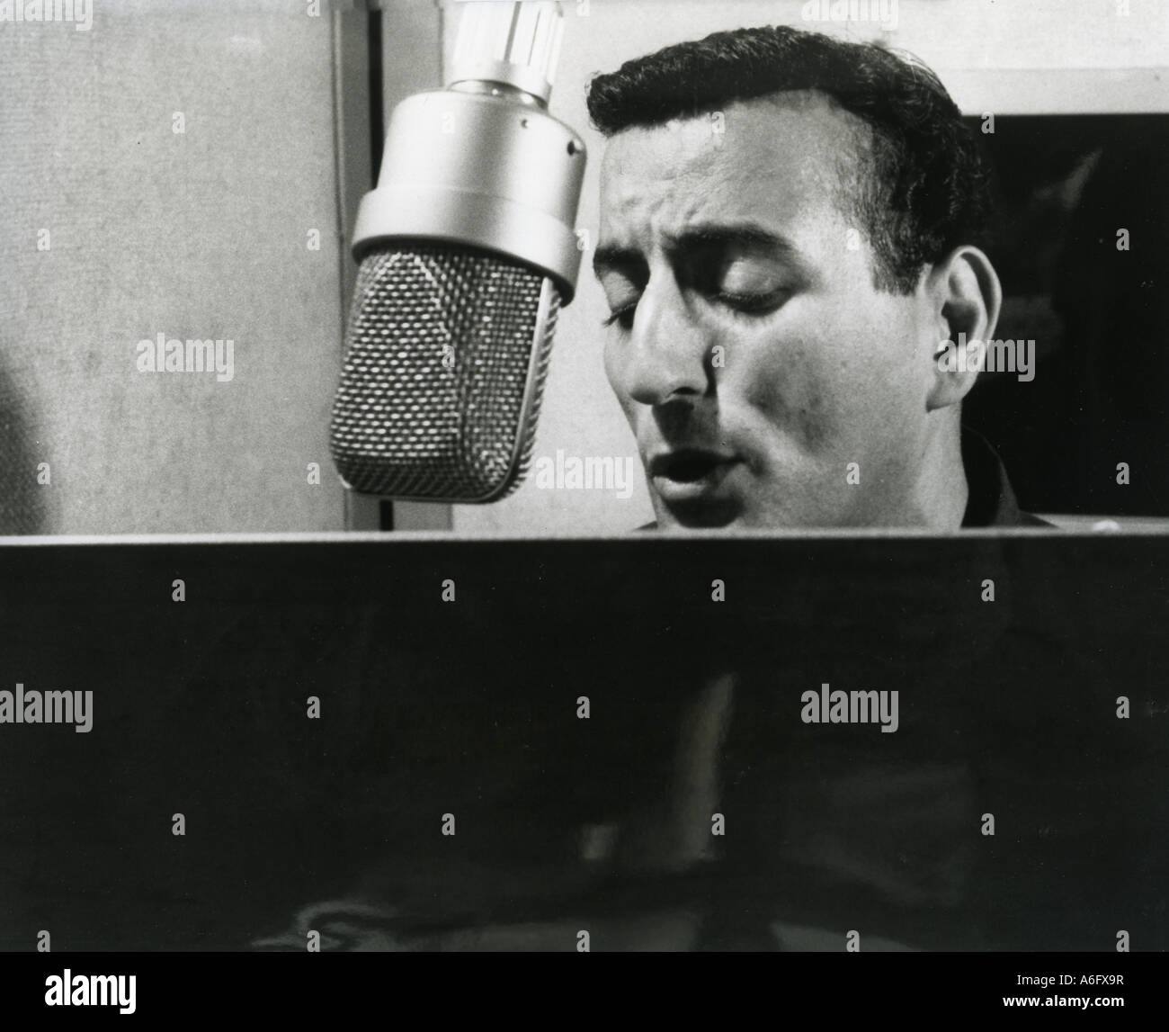 TONY BENNETT - US singer Stock Photo - Alamy