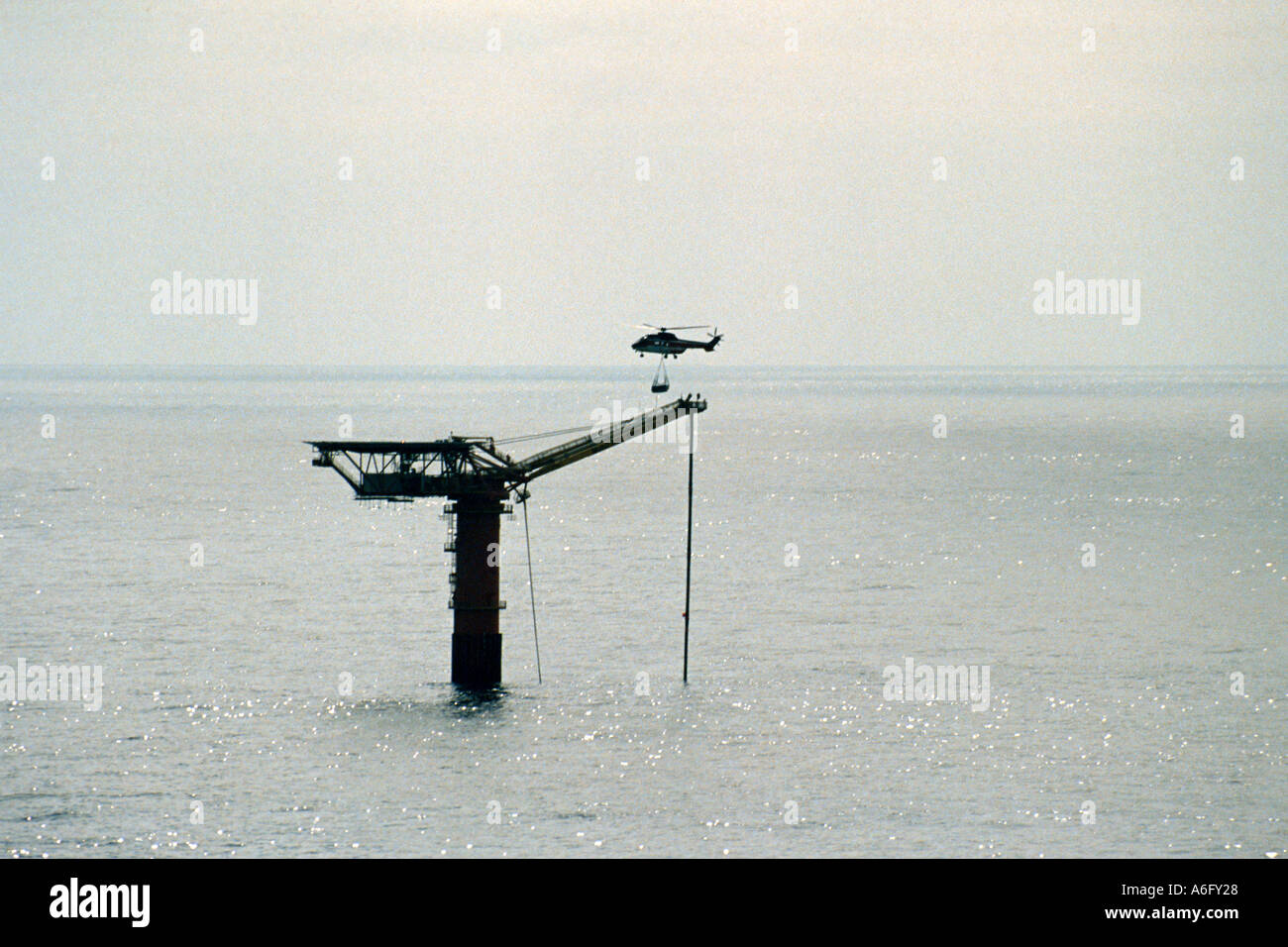 Helicopter landing on SPM Beryl Alpha Stock Photo - Alamy
