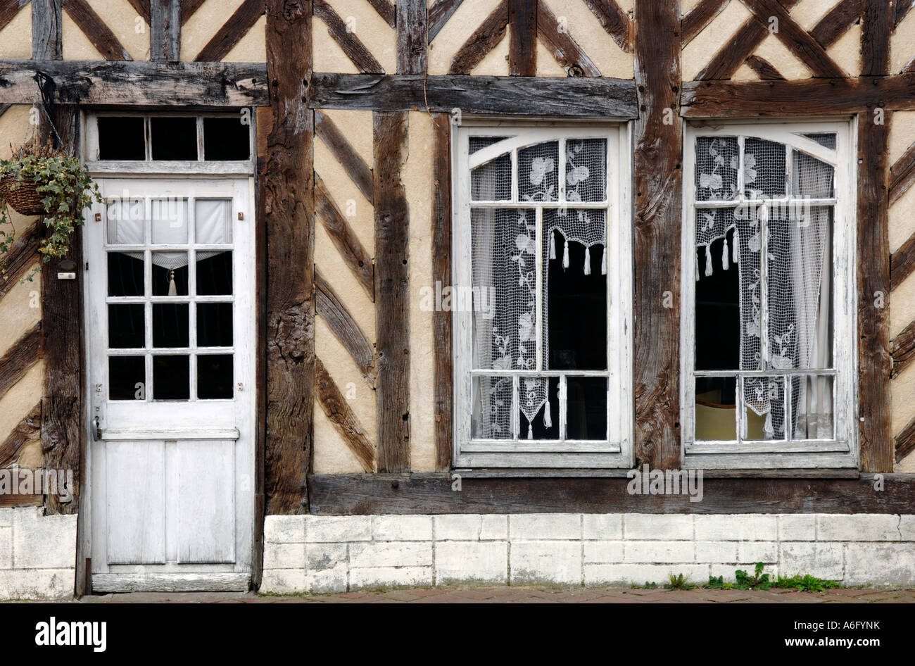 Colombage building hi-res stock photography and images - Alamy