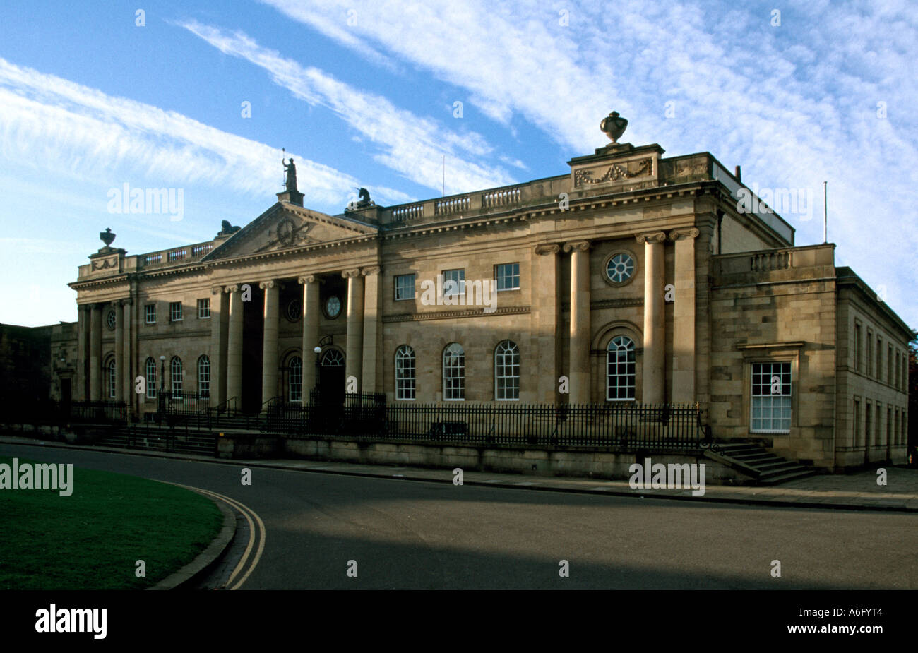 York crown court building hi-res stock photography and images - Alamy