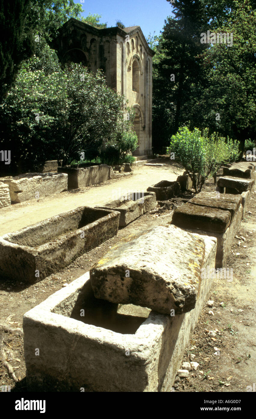 Ancient Roman cemetery of Les Alyscamps in Arles Stock Photo - Alamy