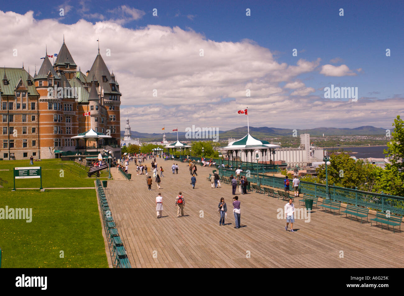 Le Chateau Frontenac castle and hotel along Dufferin Terrace boardwalk ...