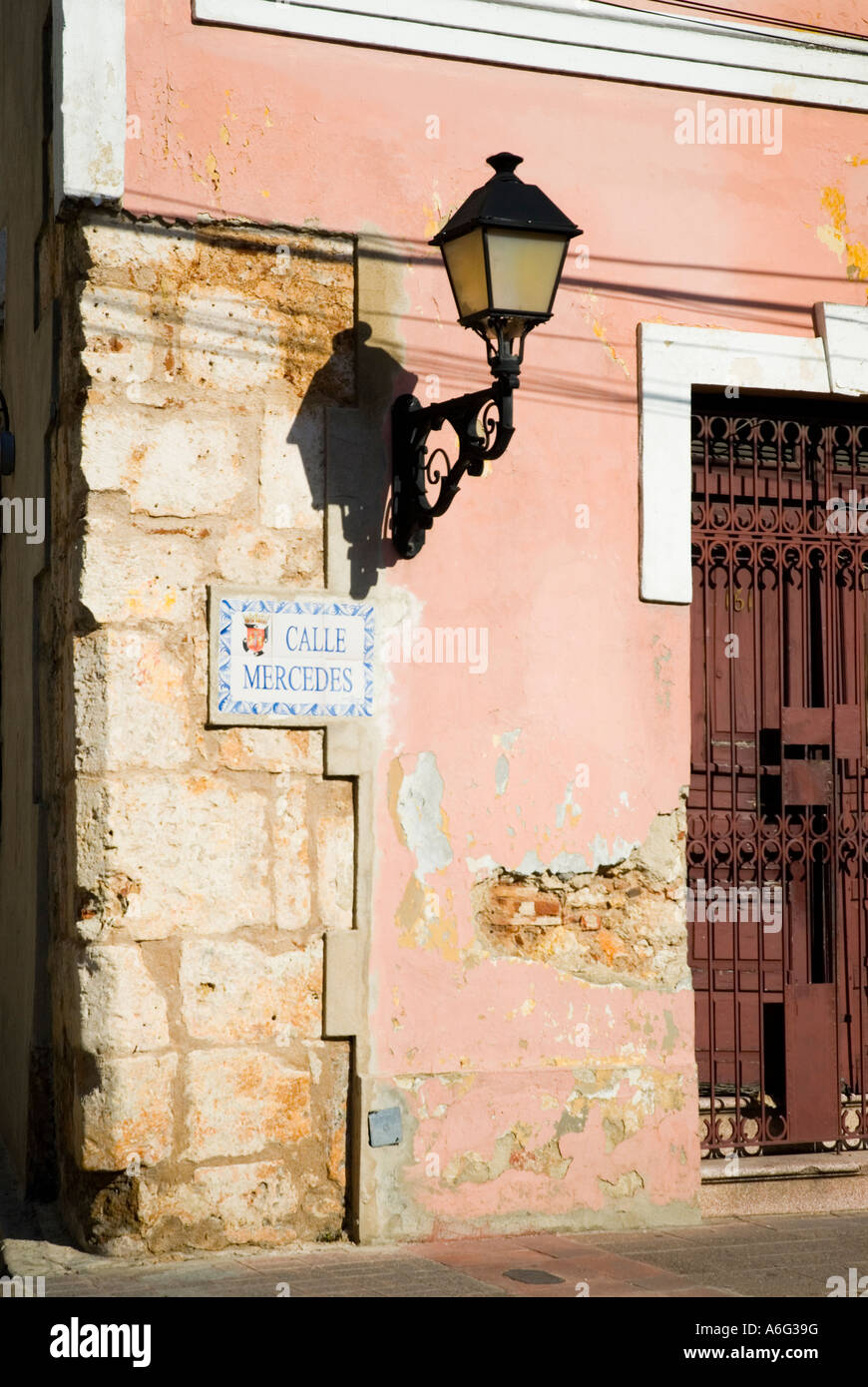 Street sign and lamp, Calle Mercedes, Colonial Zone, Santo Domingo ...