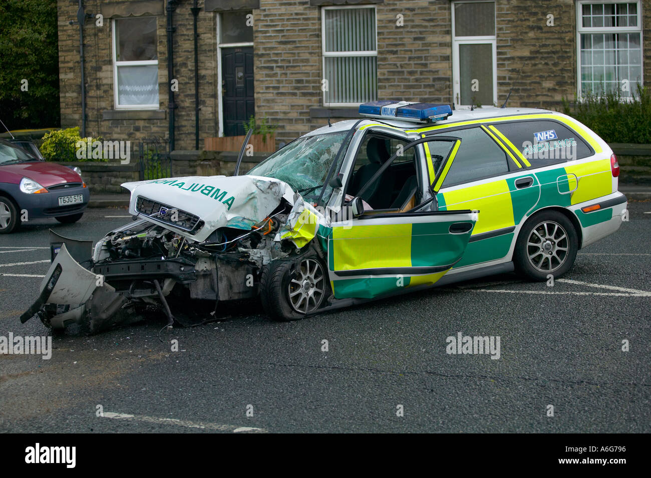 Nhs ambulance volvo hi-res stock photography and images - Alamy