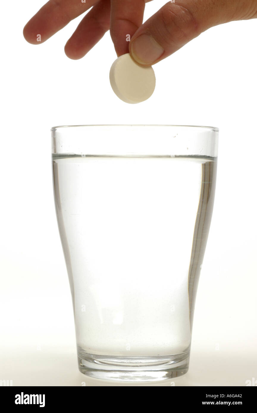 Throwing fizzy tablet glass water hi-res stock photography and images ...