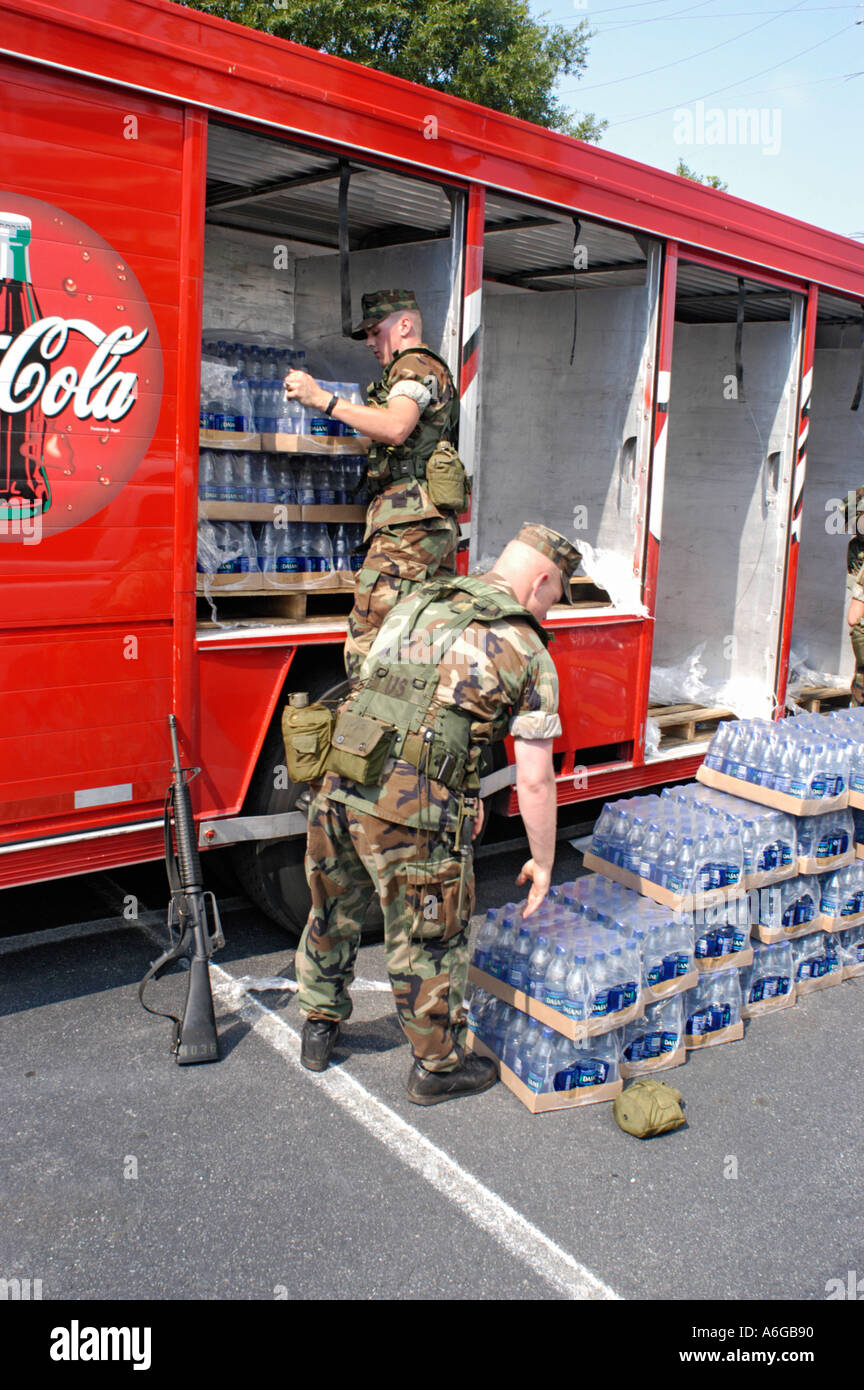Marines back from Iraq unloading water in heat Stock Photo - Alamy