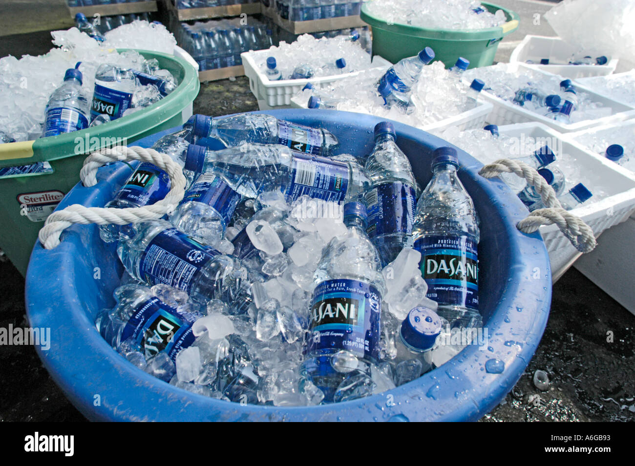 Marines back from Iraq unloading bottles water in heat Stock Photo - Alamy