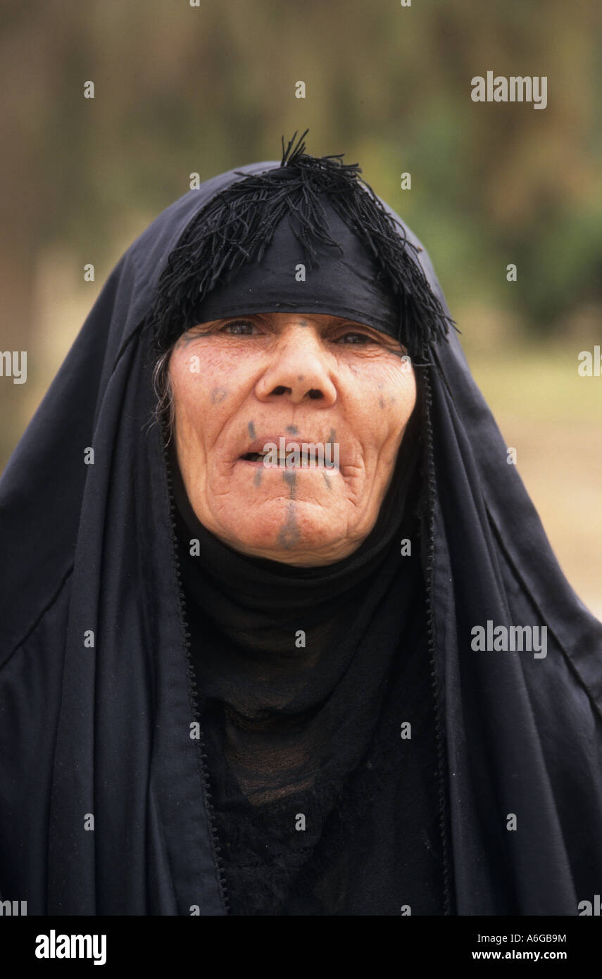 Baghdad Clinic, Iraq. Old woman Stock Photo - Alamy