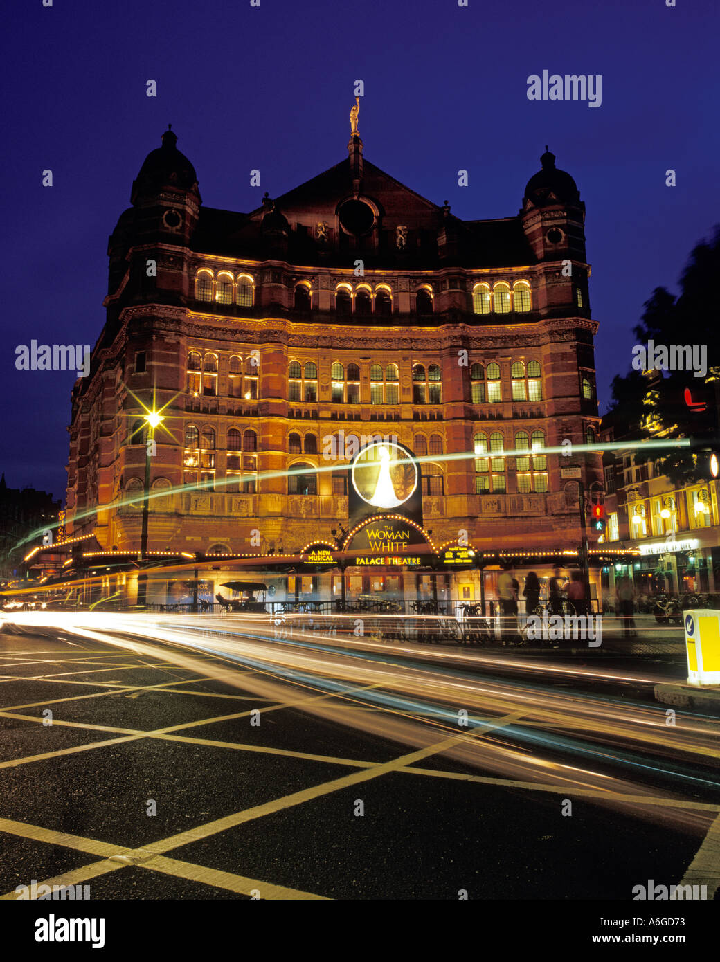 Cambridge circus hi-res stock photography and images - Alamy