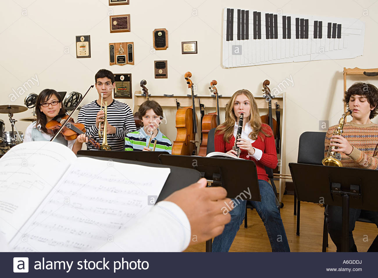Chinese Girl Playing Instrument Stock Photos & Chinese Girl Playing ...
