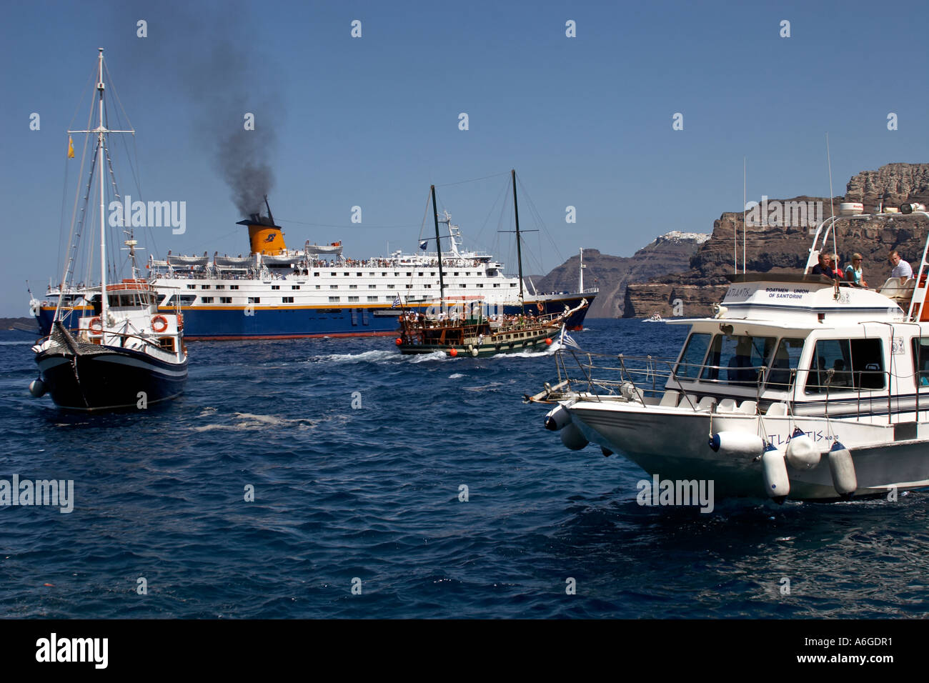 Port ships congested hi-res stock photography and images - Alamy