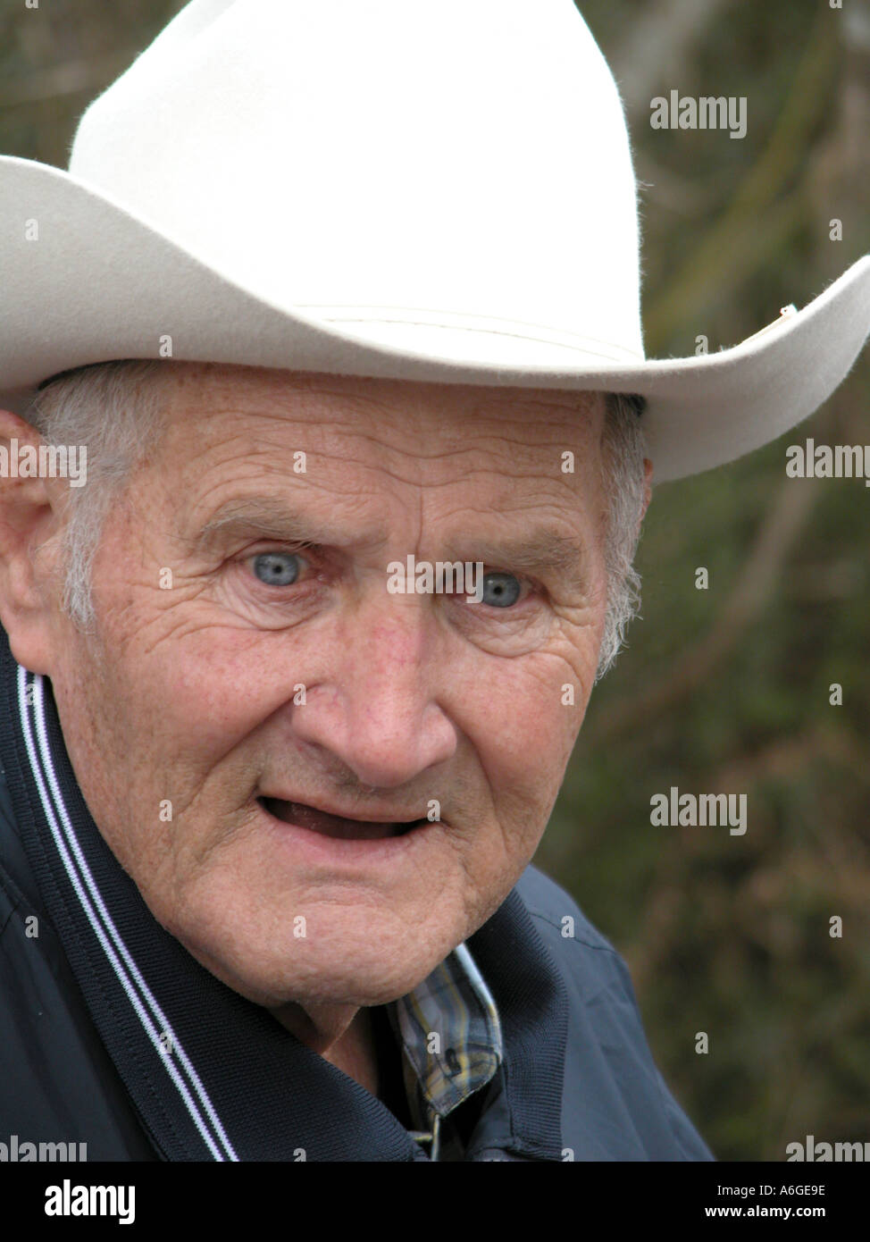Older man in cowboy hat hi-res stock photography and images - Alamy