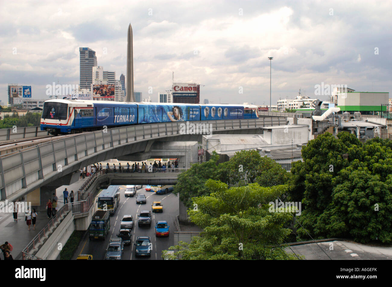 Skytrain monorail bangkok thailand hi-res stock photography and images ...