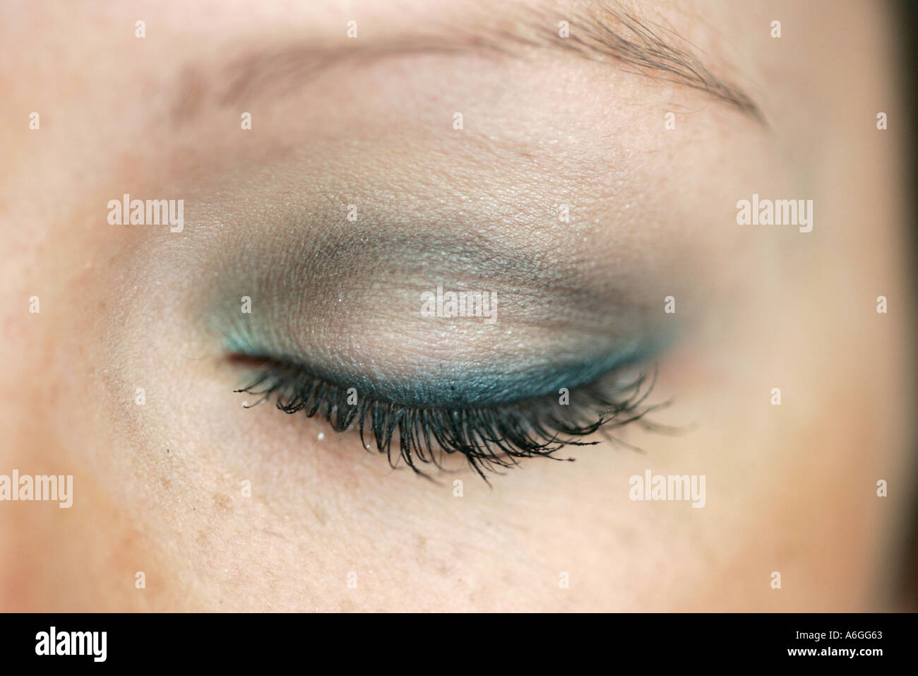 close up of a closed female eye Stock Photo - Alamy