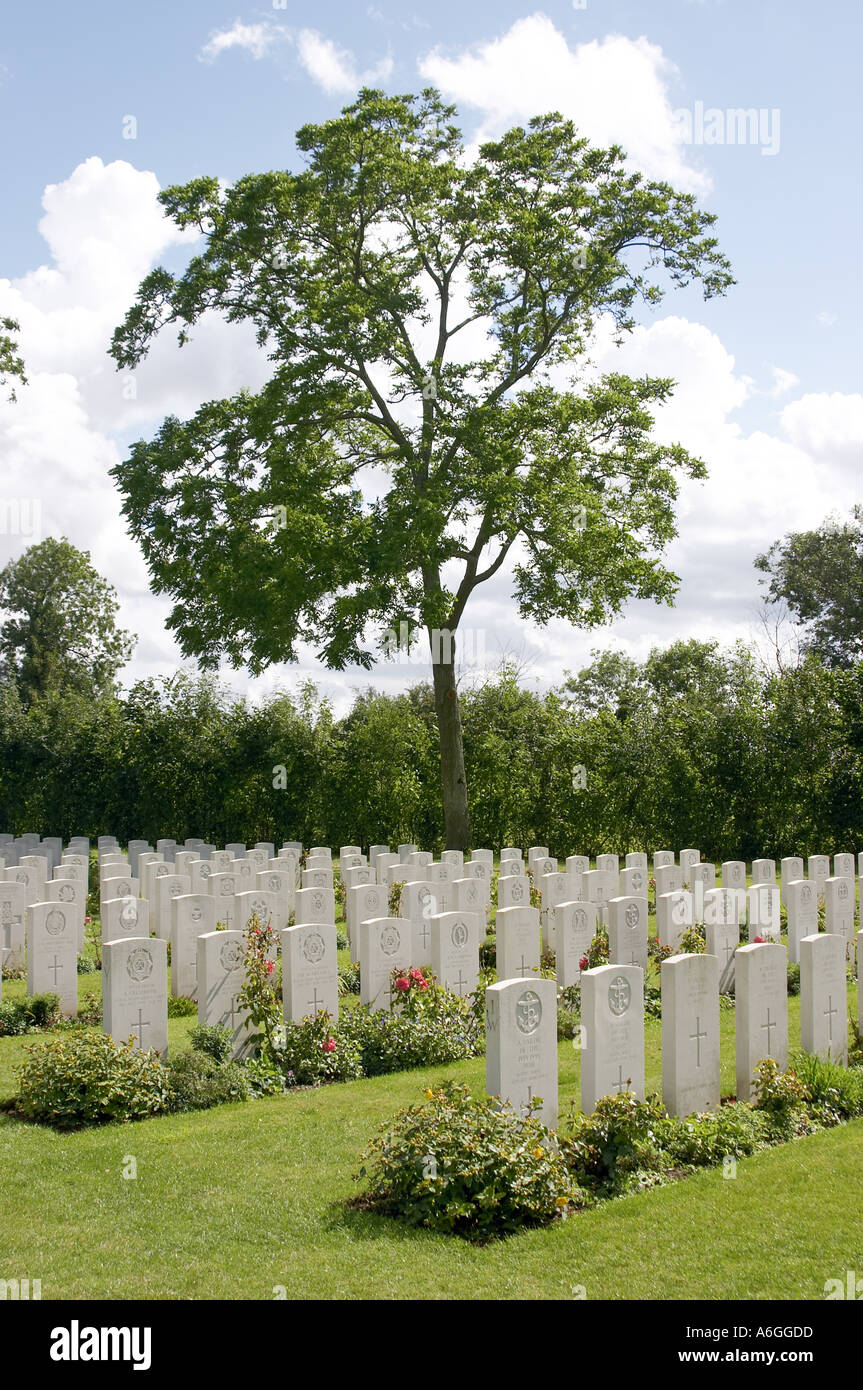 Commonwealth war graves commision cemetery hi-res stock photography and ...