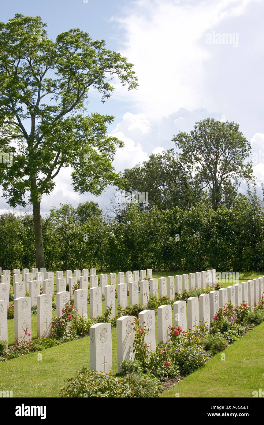 British war cemetries hi-res stock photography and images - Alamy