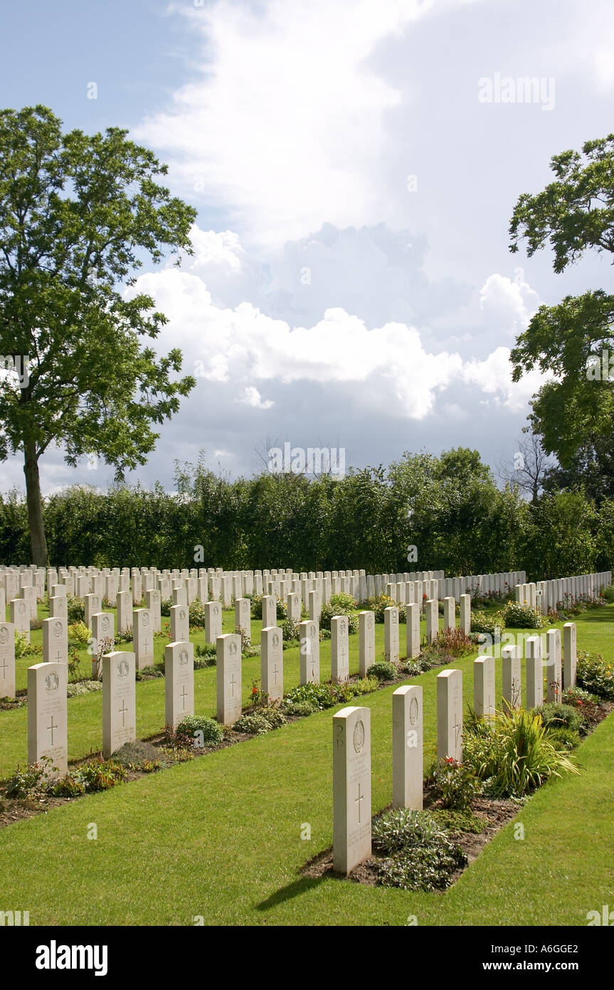 Commonwealth war graves commision cemetery hi-res stock photography and ...