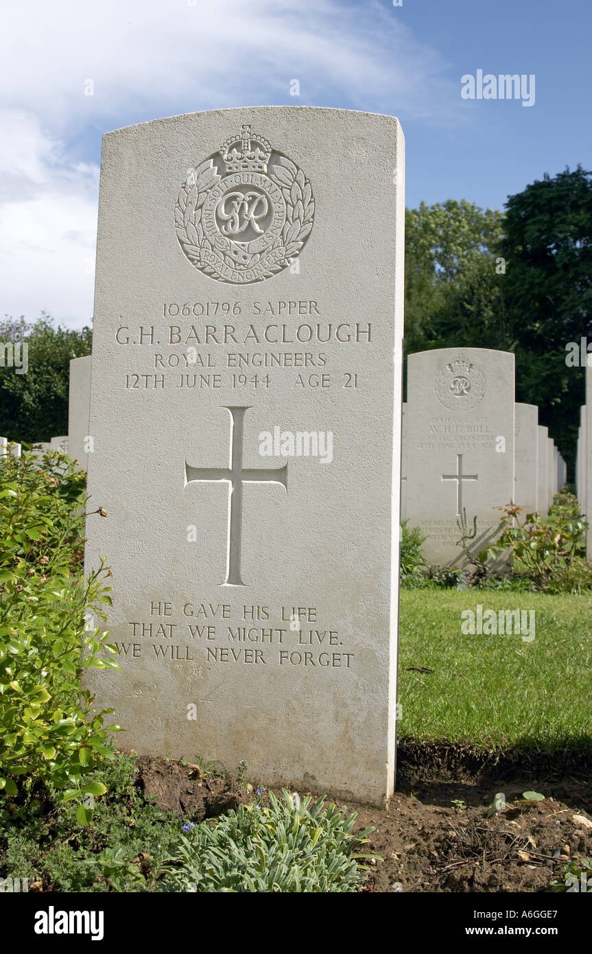 Gravestone to Royal Engineer in Hermanville British WW2 Commonwealth ...