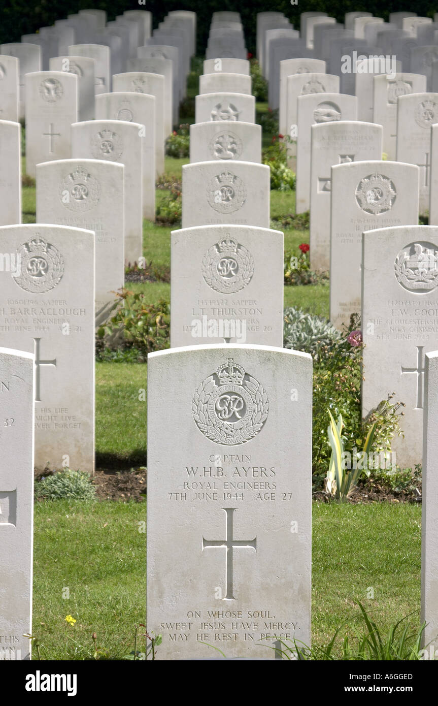 Gravestones in Hermanville British WW2 Commonwealth War Graves ...