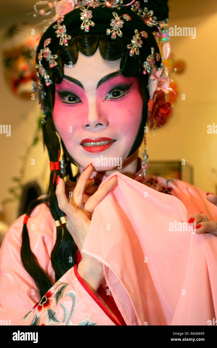 Chinese empress costume hi-res stock photography and images - Alamy