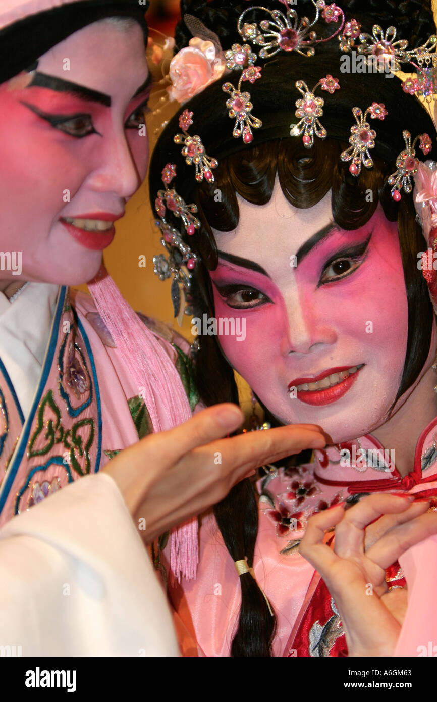 Chinese Opera performers Chinese Theatre Circle Singapore Stock Photo ...