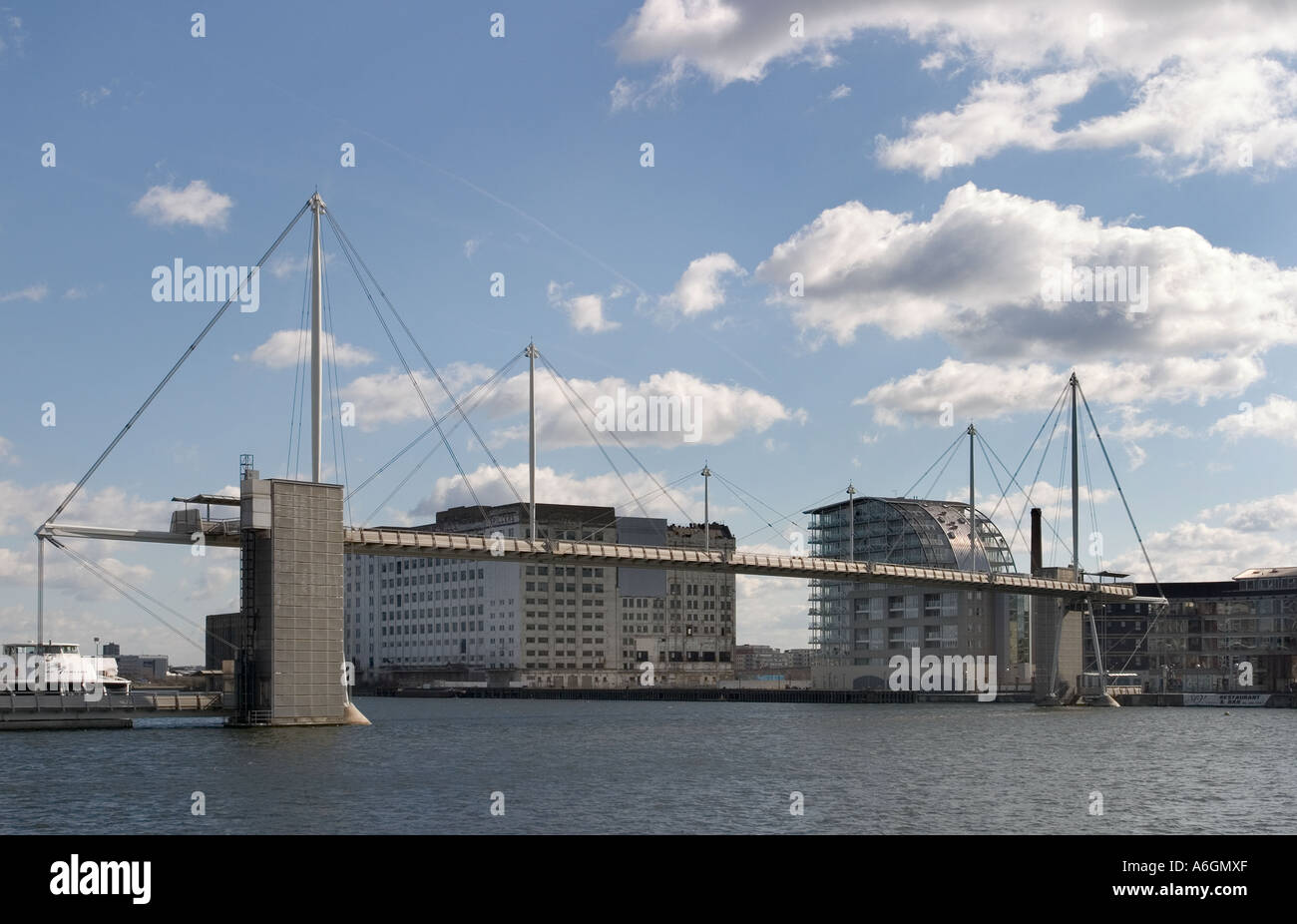 Royal albert dock london hi-res stock photography and images - Alamy