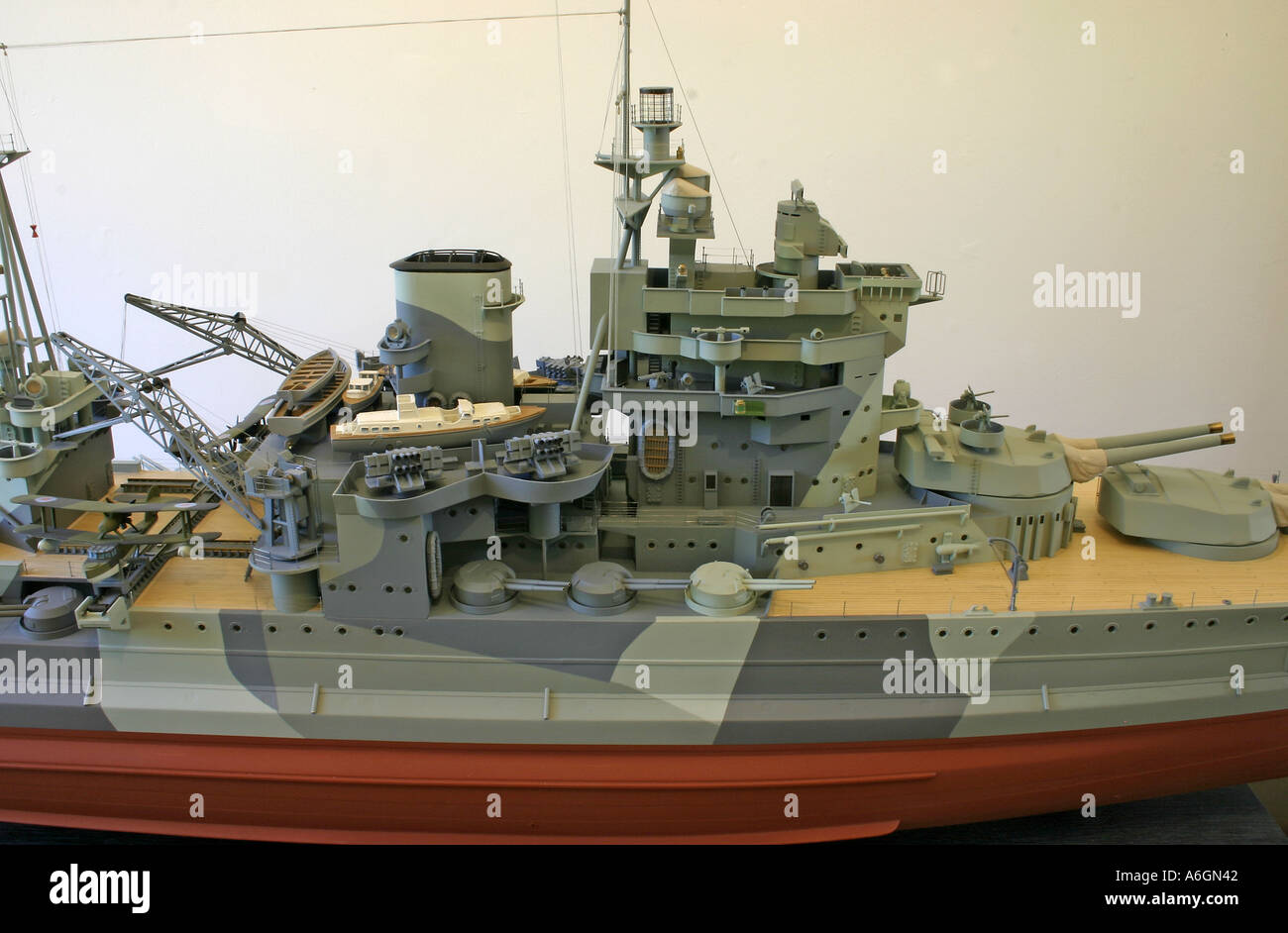 Hms queen elizabeth battleship hi-res stock photography and images - Alamy