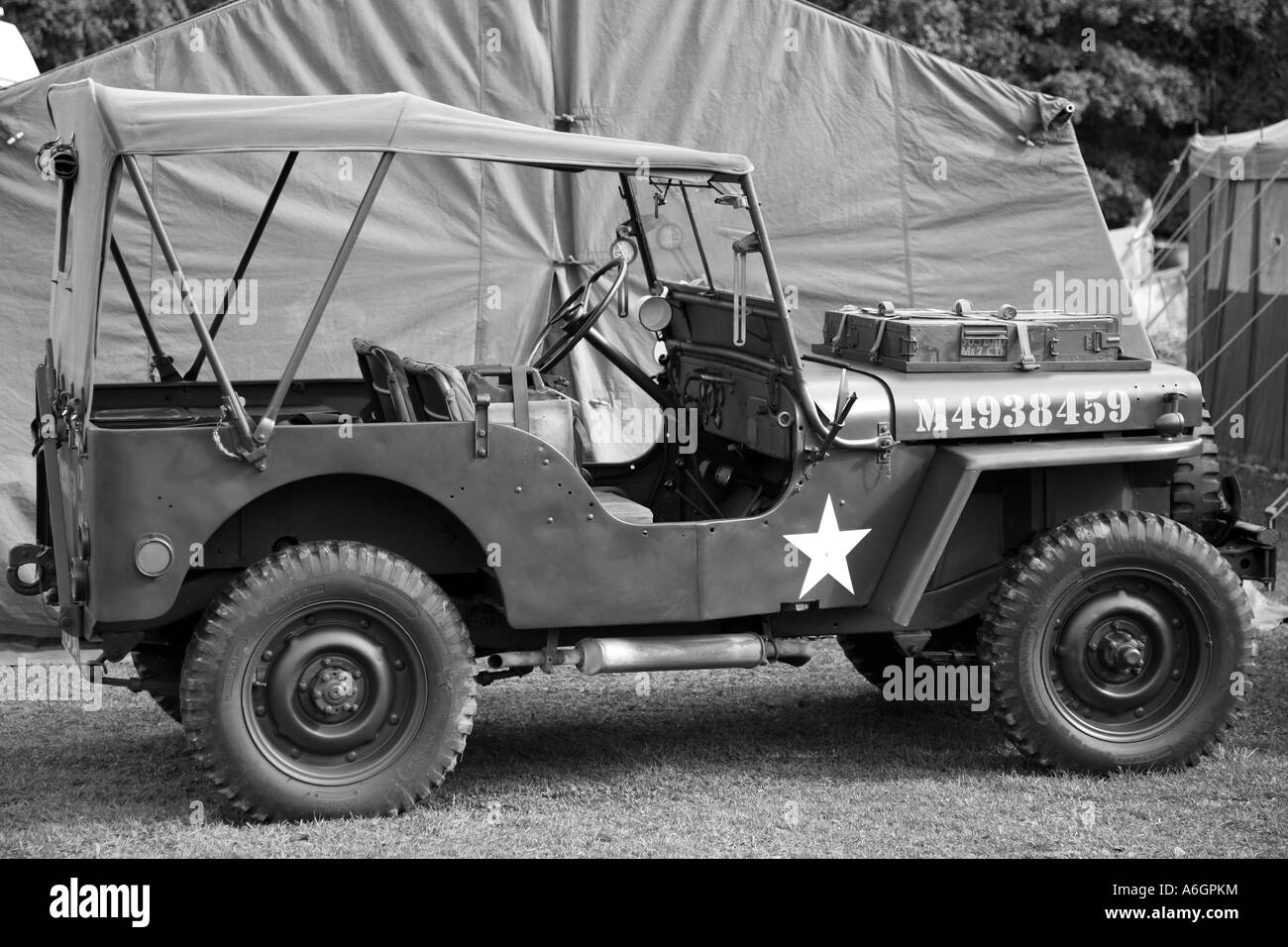 World war ii jeep Black and White Stock Photos & Images - Alamy