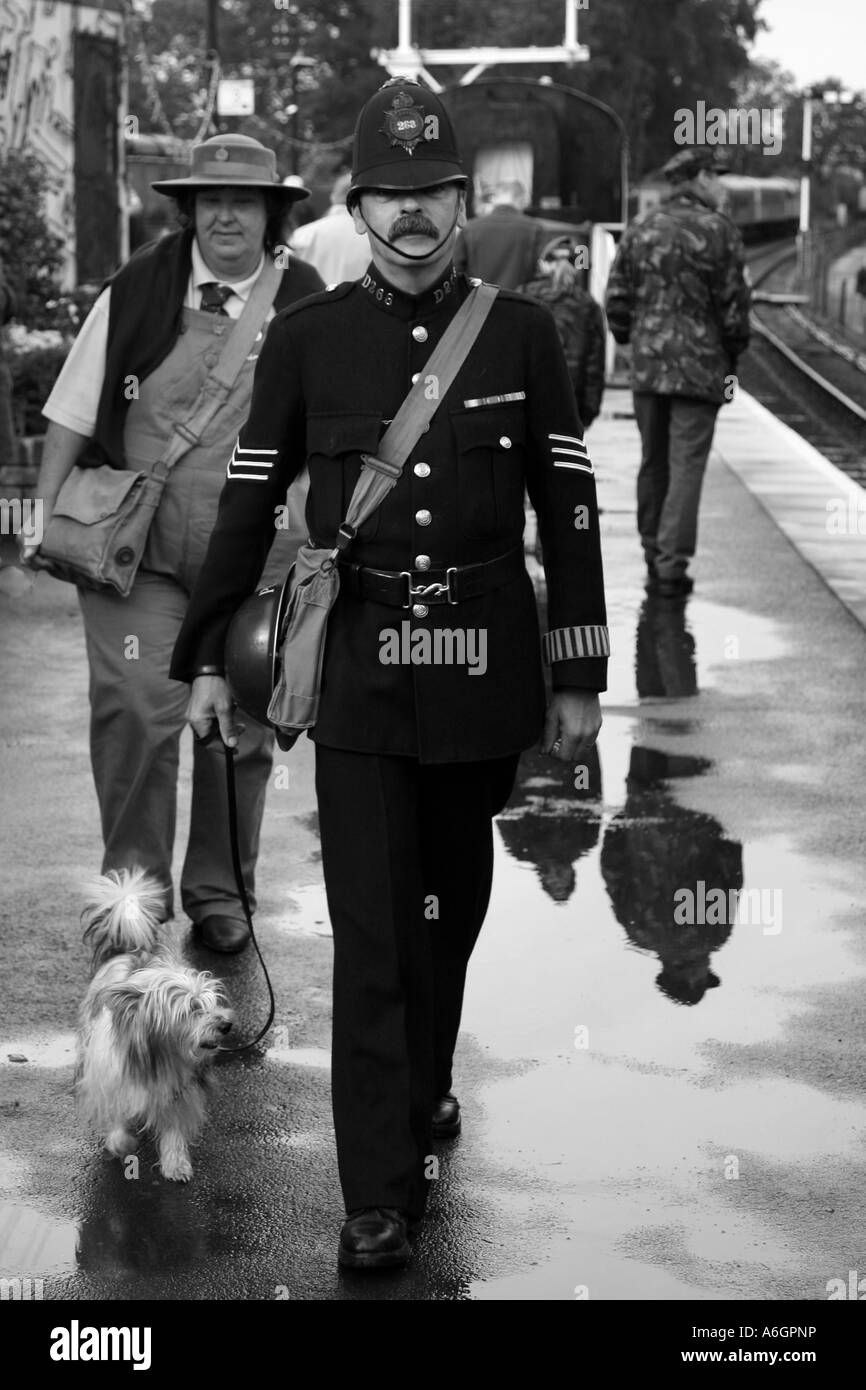Army officer uniform britain Black and White Stock Photos & Images - Alamy