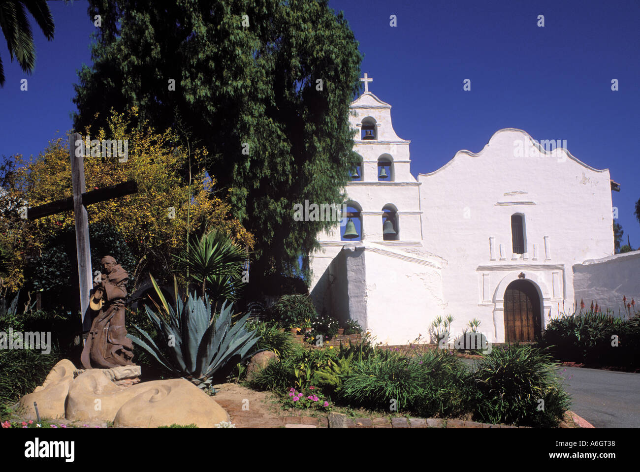 Mission San Diego De Alcala Statue of Junipero Serra San Diego ...