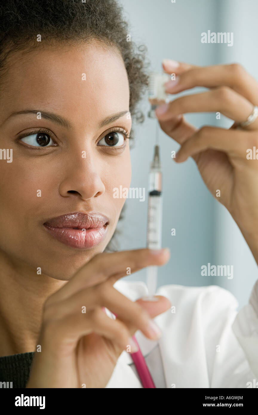 Doctor preparing syringe Stock Photo - Alamy