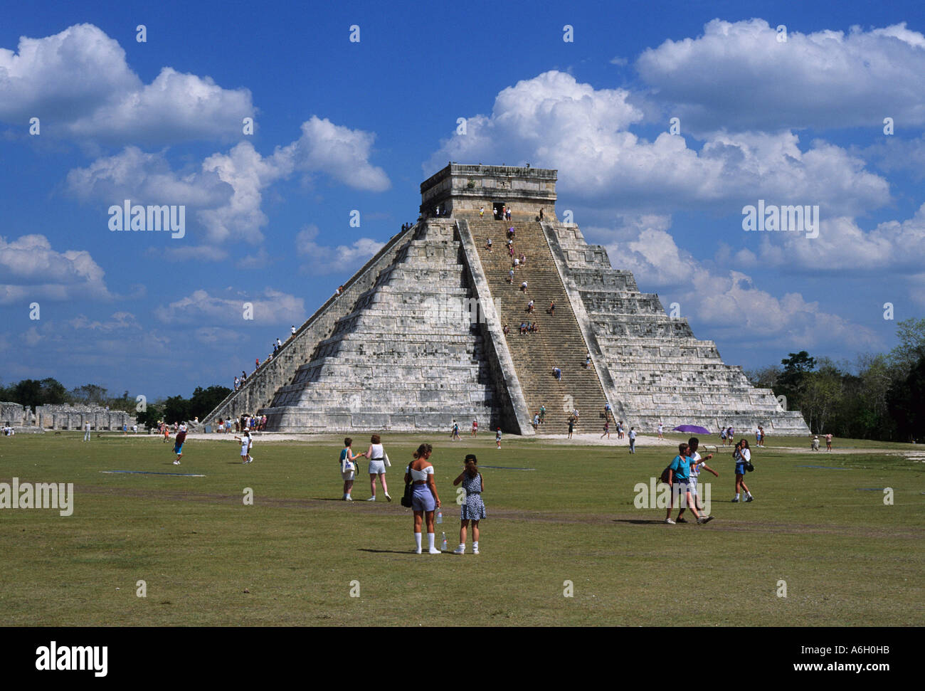 The Castle Pyramid of Kukulcan El Castillo Yucatán Chichén Itzá Mexico ...