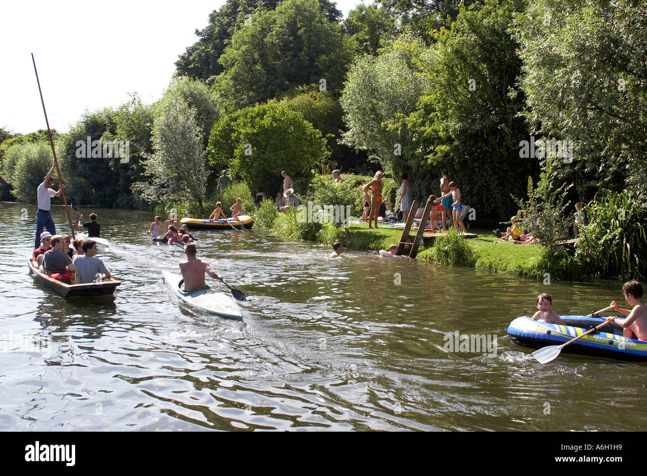 People swimming in river hi-res stock photography and images - Alamy