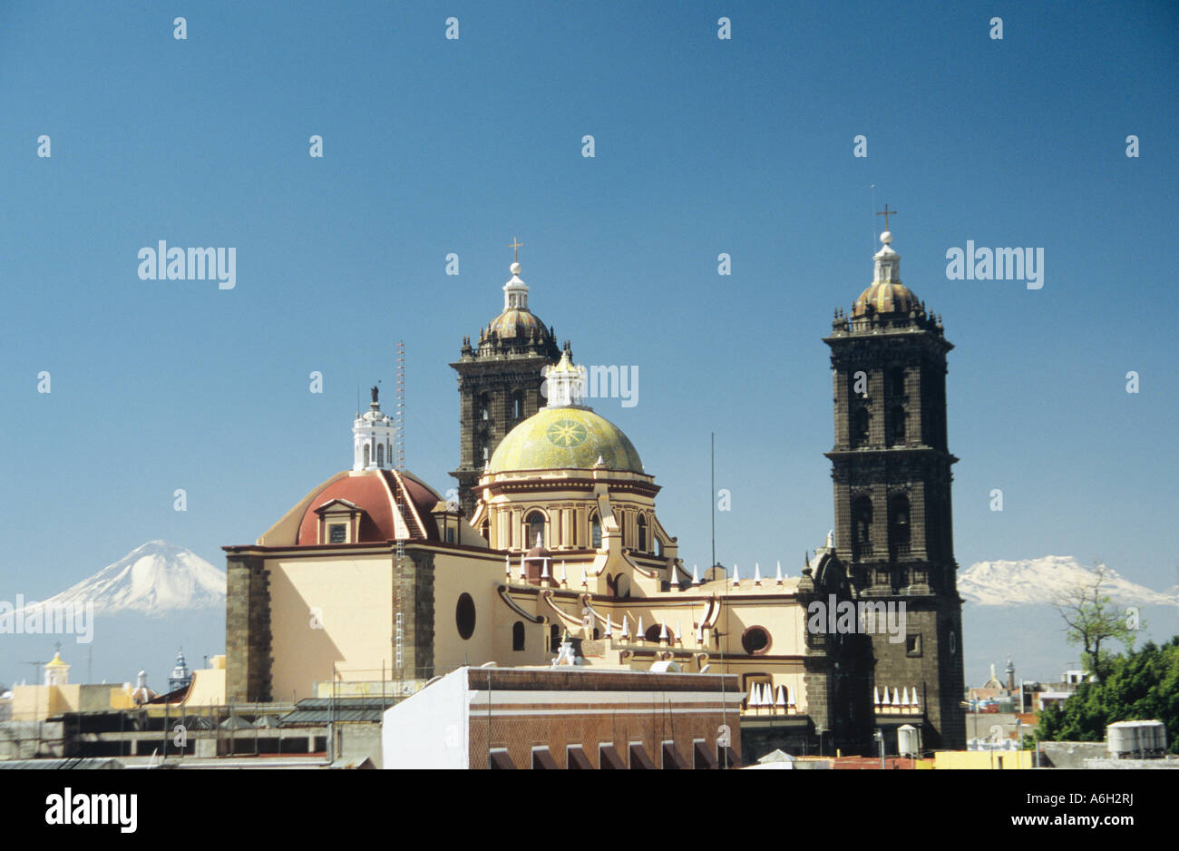 Puebla cathedral and volcanoes Stock Photo: 11575925 - Alamy