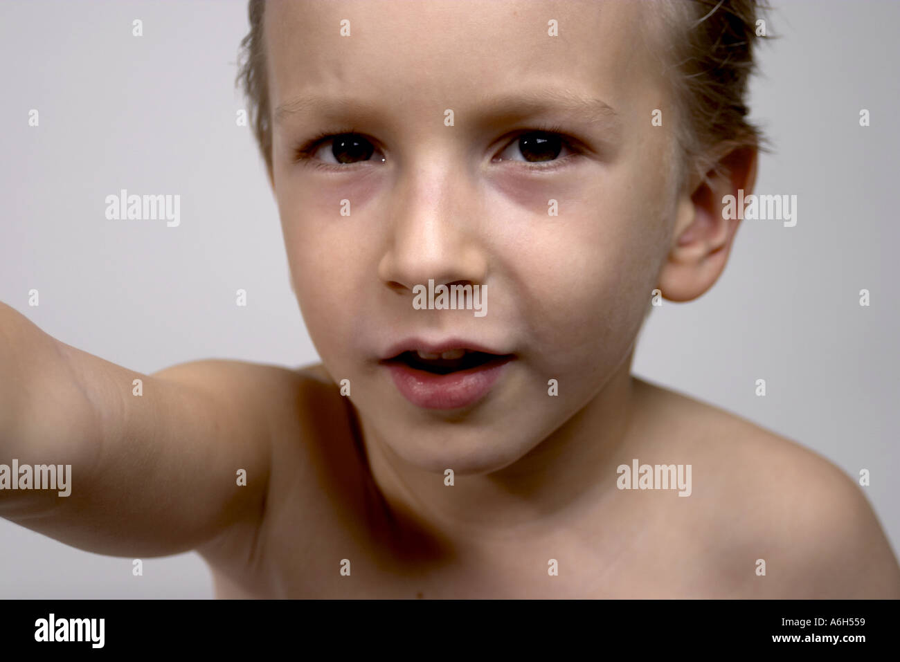 Friendly kid poses Stock Photo - Alamy