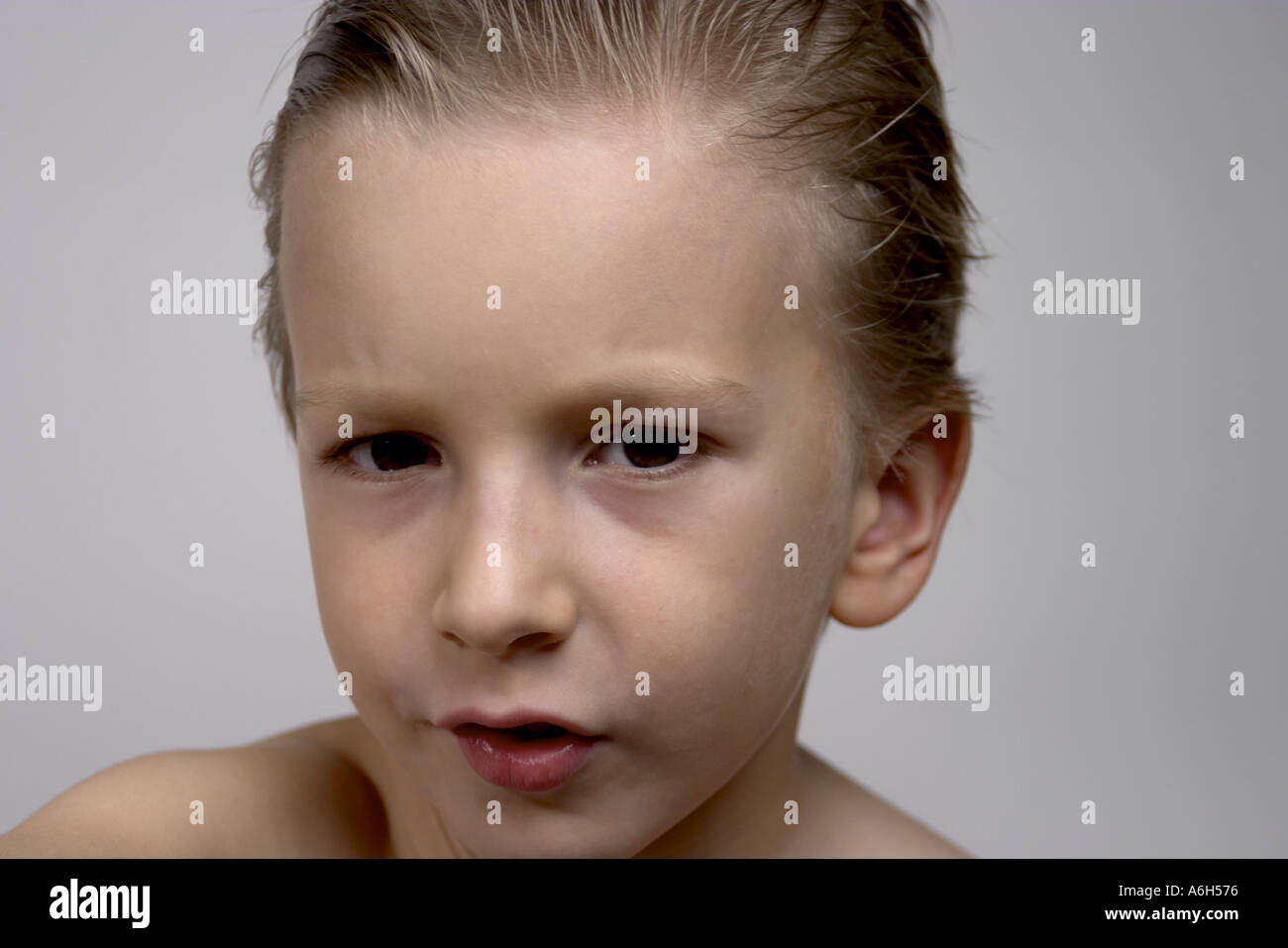 Friendly kid poses Stock Photo - Alamy