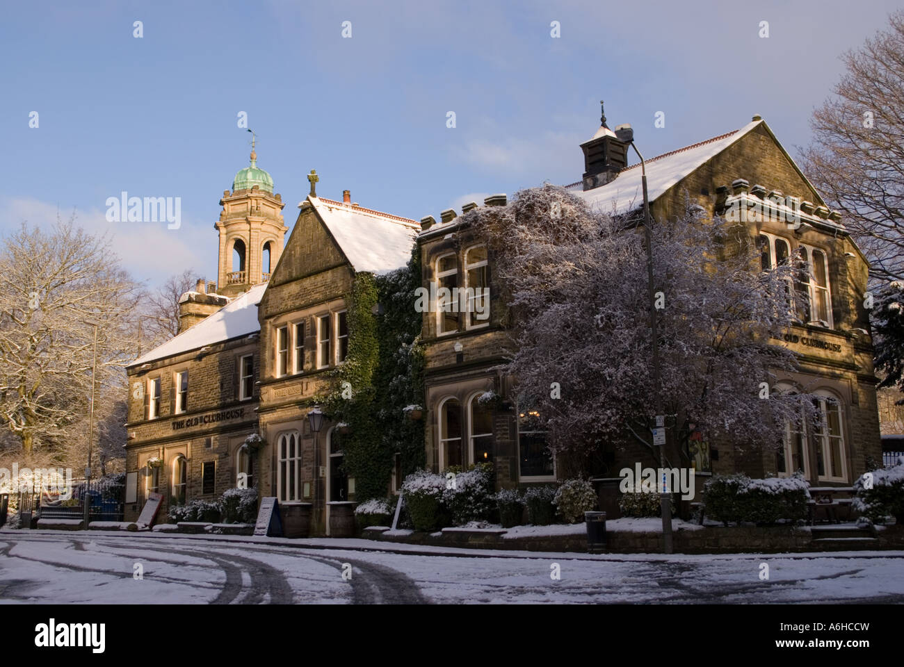 Buxton in winter snow derbyshire hi-res stock photography and images ...